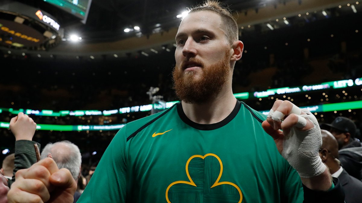 Ex-Celtic Aron Baynes to work out in Las Vegas while eyeing NBA ...