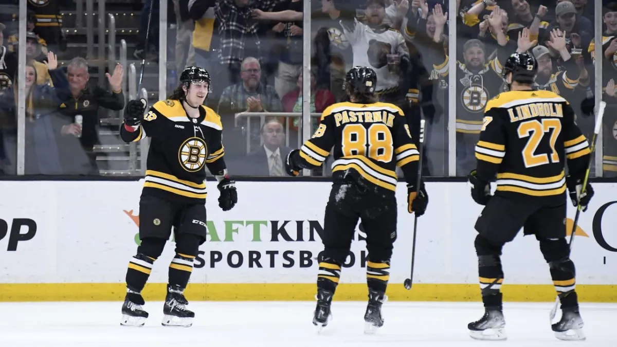 Bruins set team record for home wins with 34 amid historic 2022-23 ...