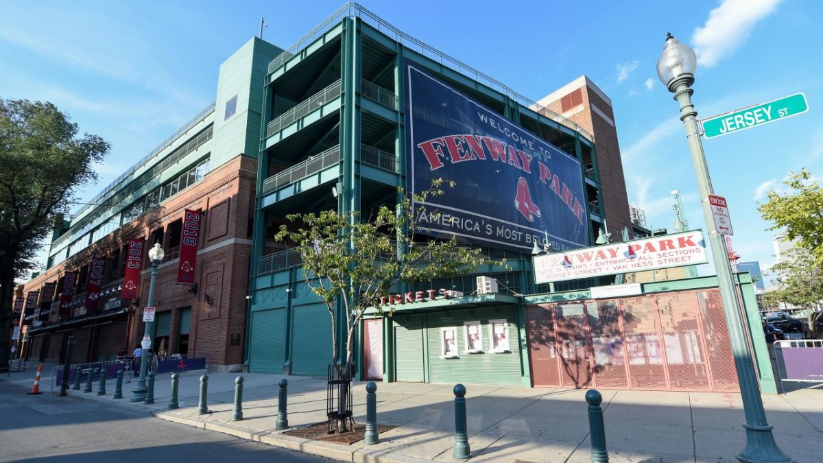 Yankees equipment truck gets stuck under Fenway Park door after Red Sox ...