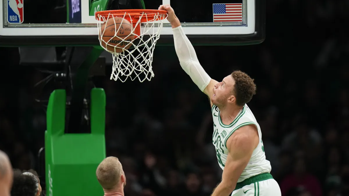 WATCH: Blake Griffin throws down one-handed alley-oop vs. Hornets – NBC ...
