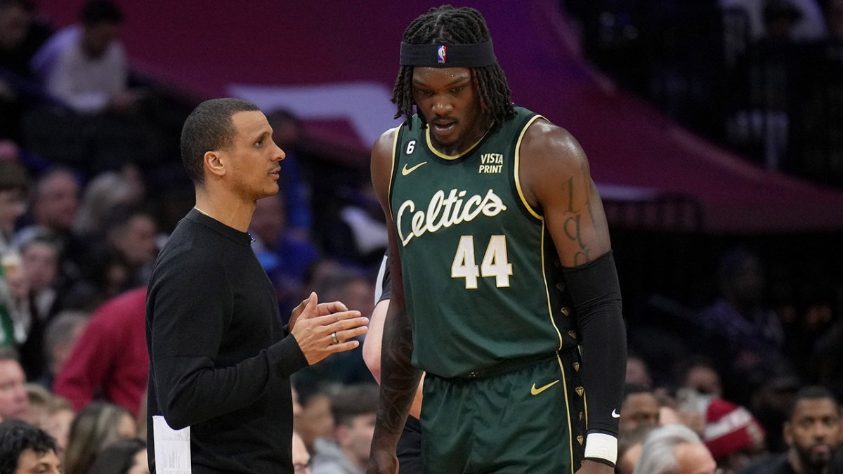 Joe Mazzulla shares great tunnel moment with Celtics players after ...