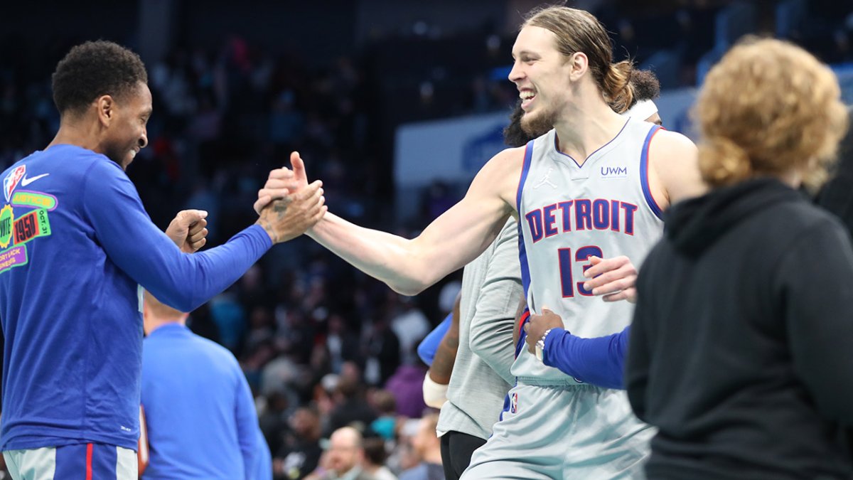 Watch former Celtic Kelly Olynyk hit overtime buzzer-beater vs. Hornets ...