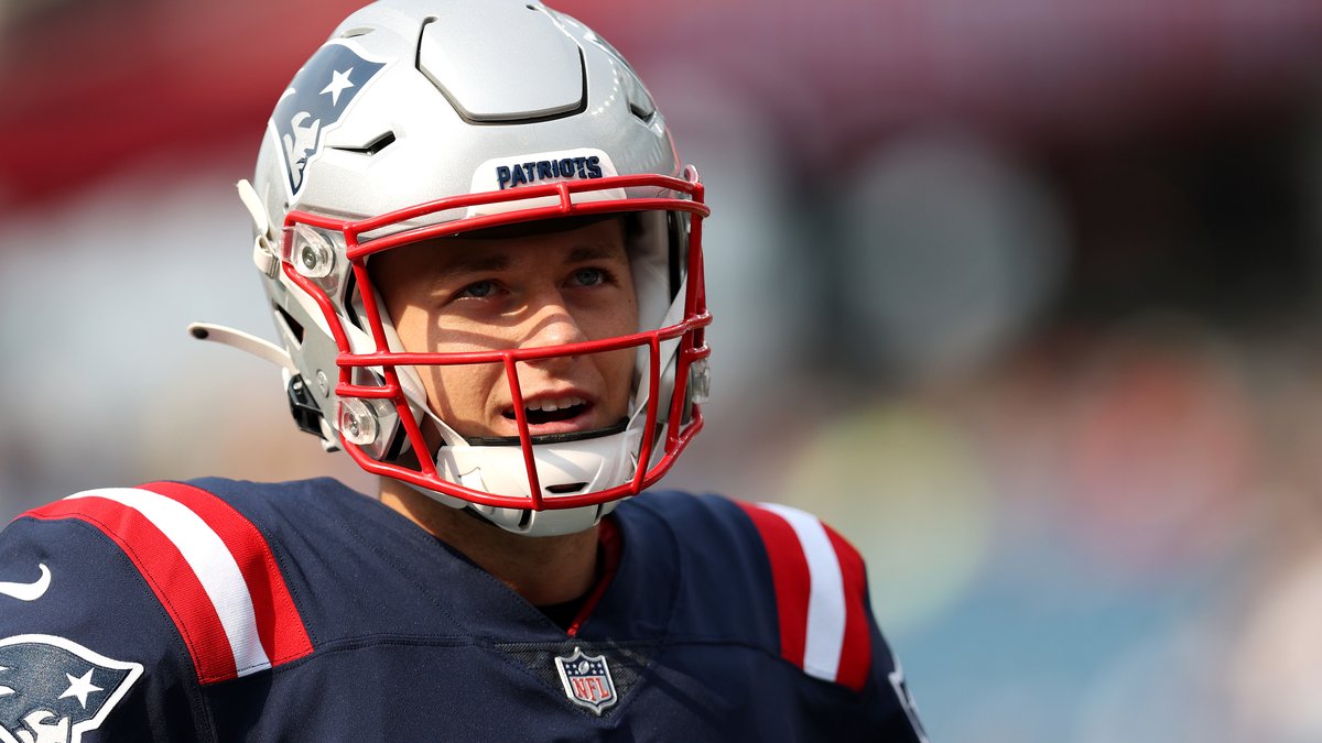 Patriots quarterback Mac Jones throws first touchdown pass of career ...