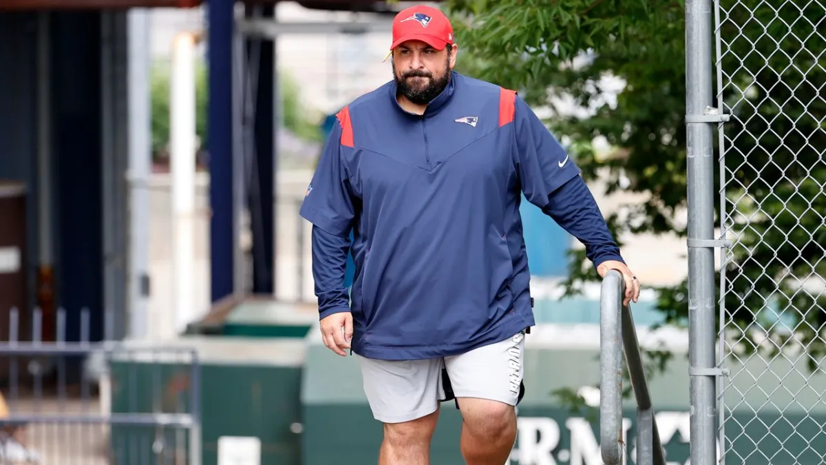 Matt Patricia takes lead role with Patriots offense at first training ...