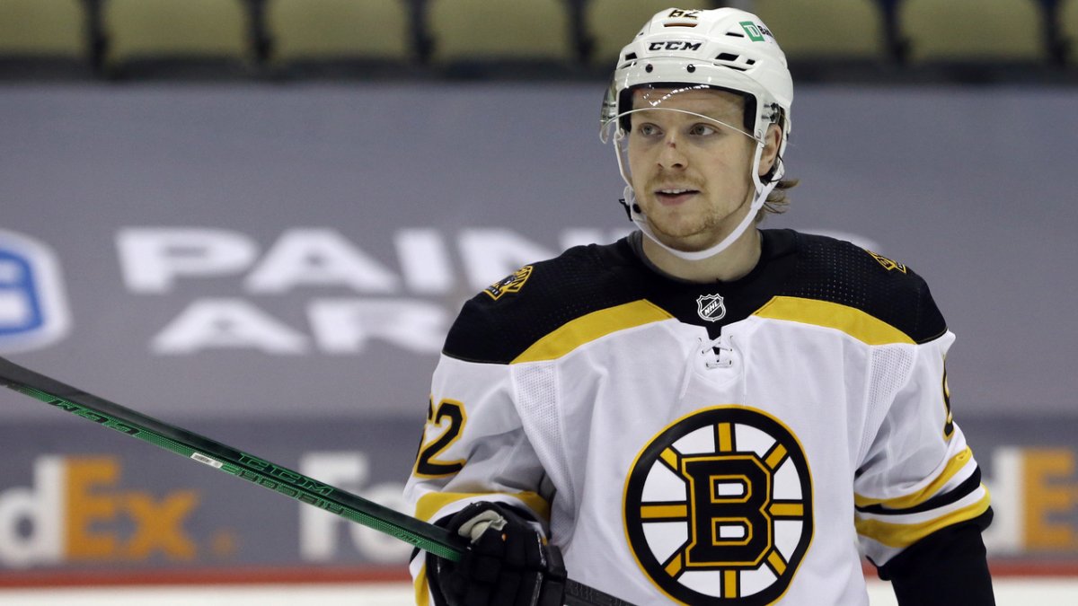 Bruins’ Oskar Steen scores first NHL goal on wild deflection off goalie ...