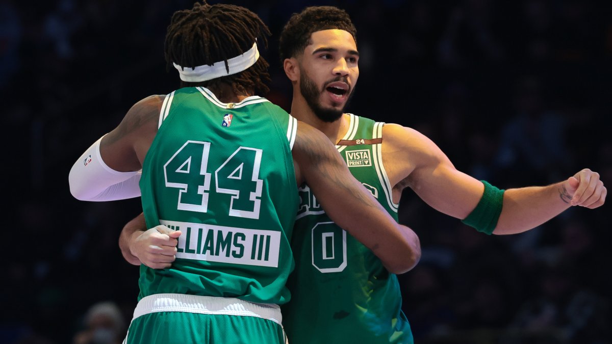 Jayson Tatum’s late-game exchange with Robert Williams highlights ...