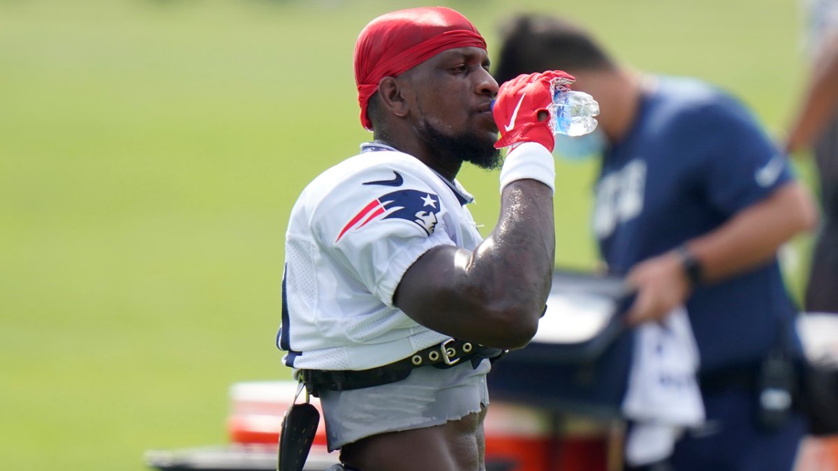 Mohamed Sanu reacts to signing with 49ers after release from Patriots ...