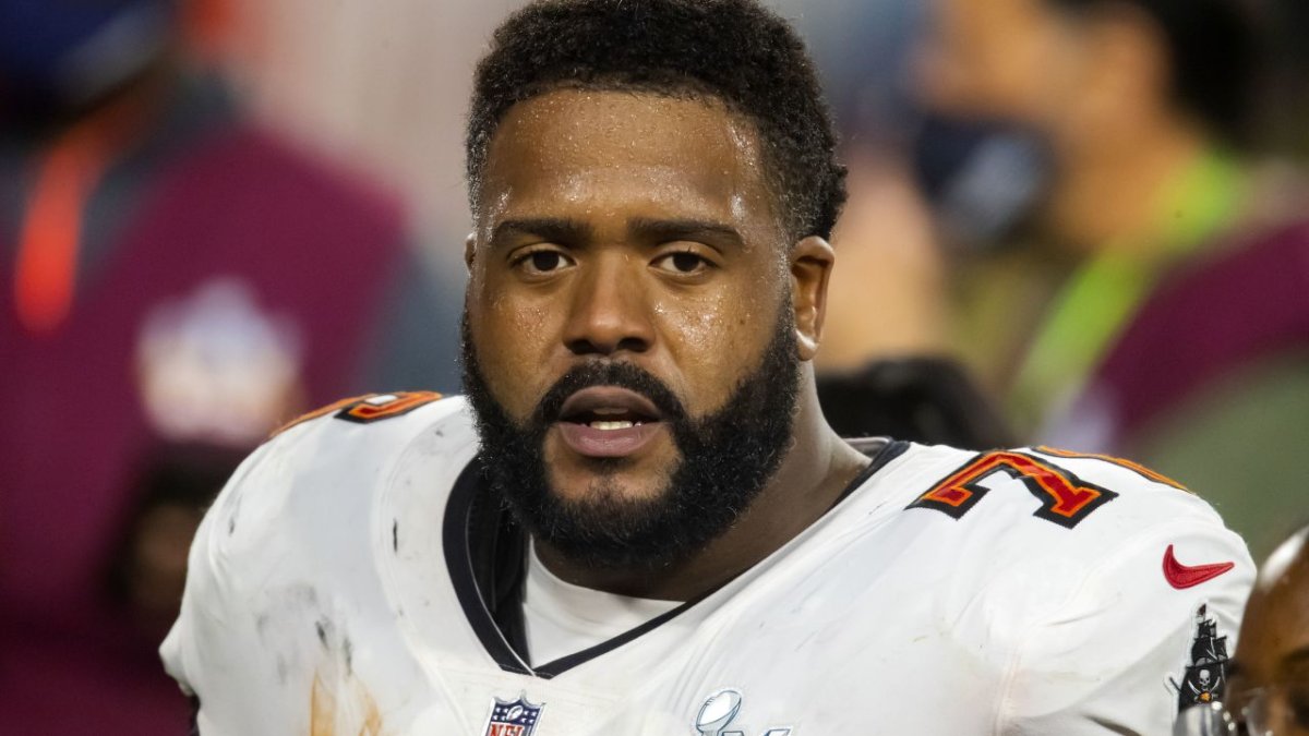 Buccaneers release LT Donovan Smith; Should Patriots pursue him? – NBC ...