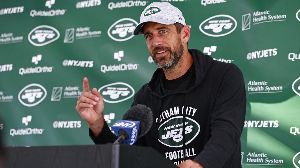 NFL rumors: Jets’ Aaron Rodgers takes huge pay cut in restructured deal ...