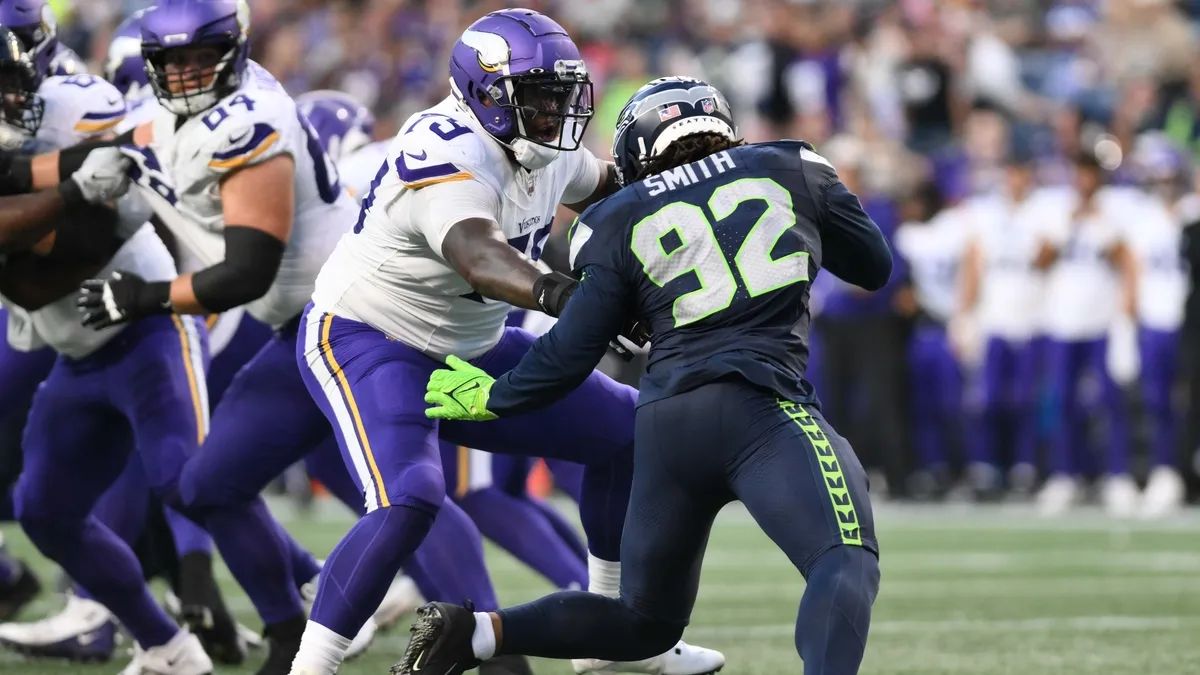 Patriots acquire offensive tackle Vederian Lowe in trade with Vikings ...
