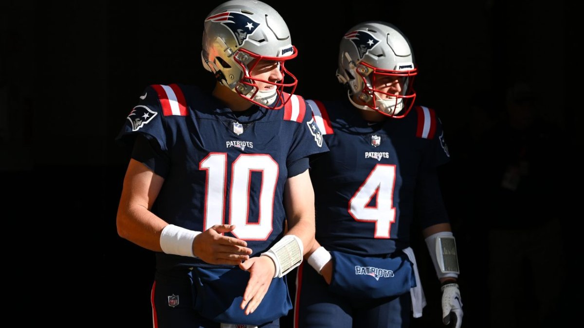 Patriots’ QB situation remains a mystery after reps split in practice ...