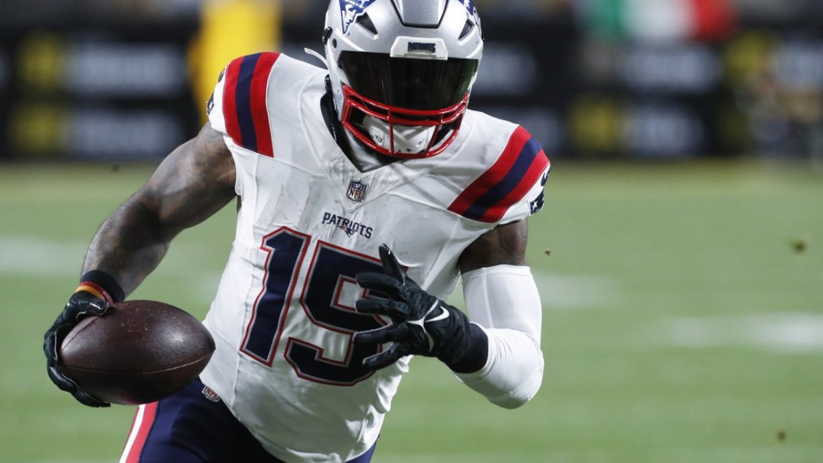How Ezekiel Elliott is making the most of Patriots’ lost 2023 season ...