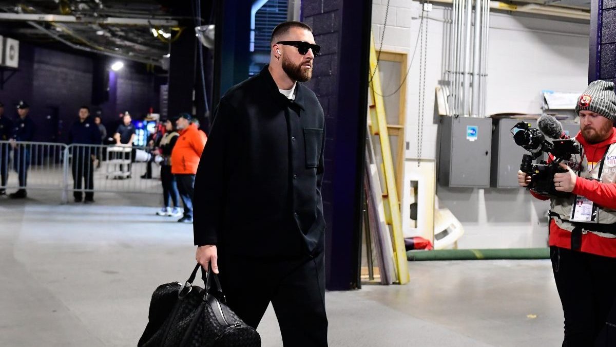 Travis Kelce spots Taylor Swift on Gillette Stadium poster ahead of ...