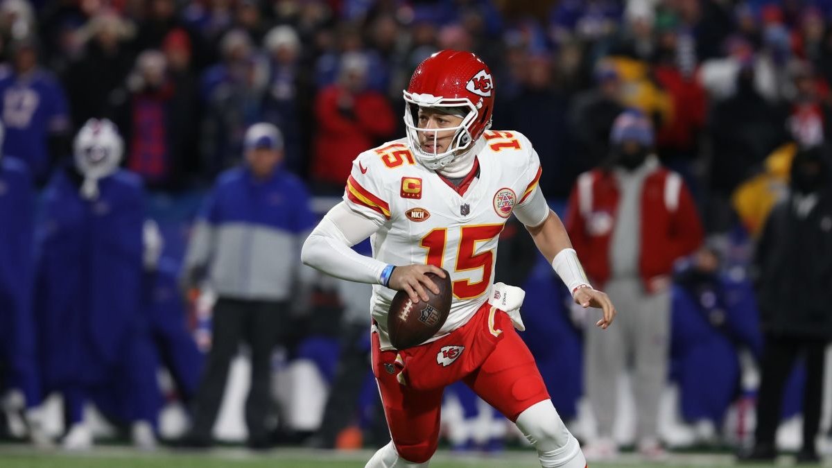 Patrick Mahomes gives measured take on Chiefs-Patriots dynasty debate ...
