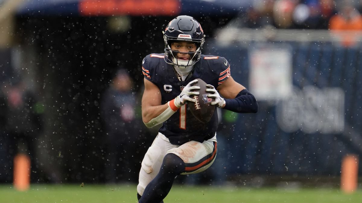 Should Patriots pay this potential price tag for a Justin Fields trade ...