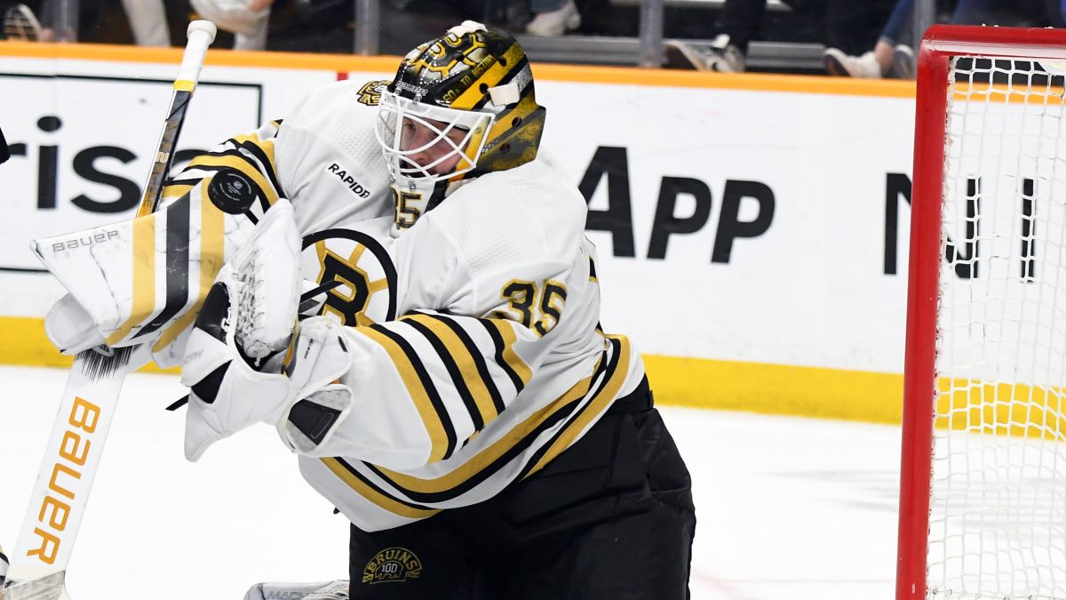 Bruins goalie Linus Ullmark making strong case to start Game 1 of ...