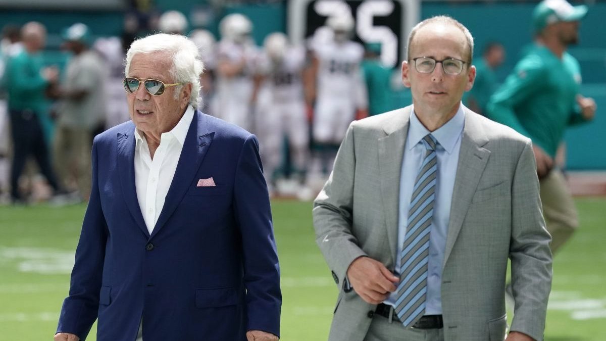 Patriots owner Robert Kraft ‘resigned’ to a multi-year rebuild, Albert ...