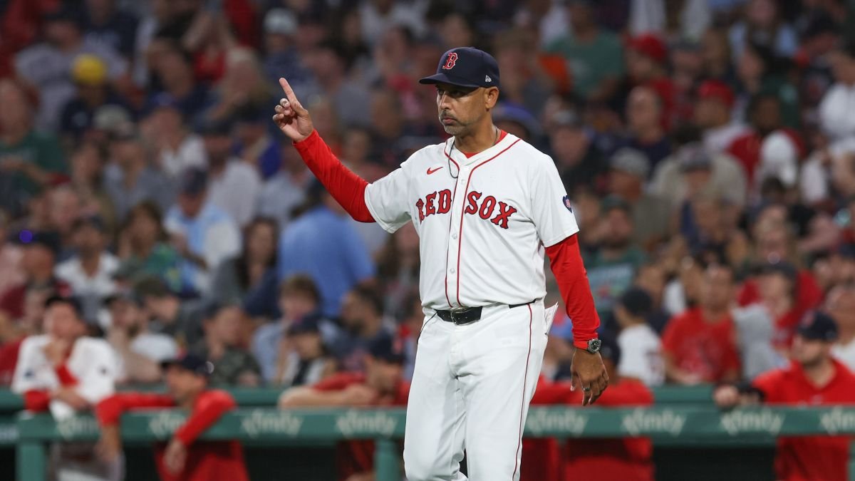 Alex Cora explains why he’s no fan of standing pat at MLB trade ...