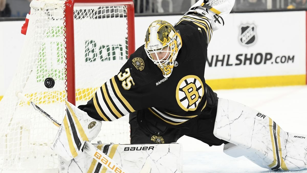 Bruins trade Linus Ullmark to Senators for 2024 first-round pick, two ...