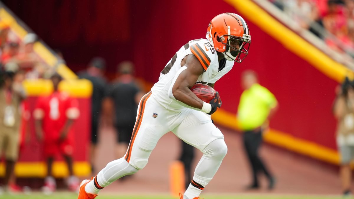 Patriots host five free agents for workouts, release linebacker – NBC ...