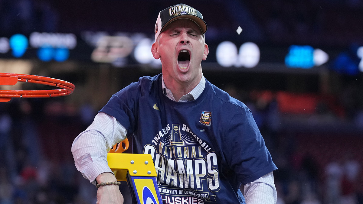 Dan Hurley’s approach to UConn’s title defense has Joe Mazzulla vibes ...