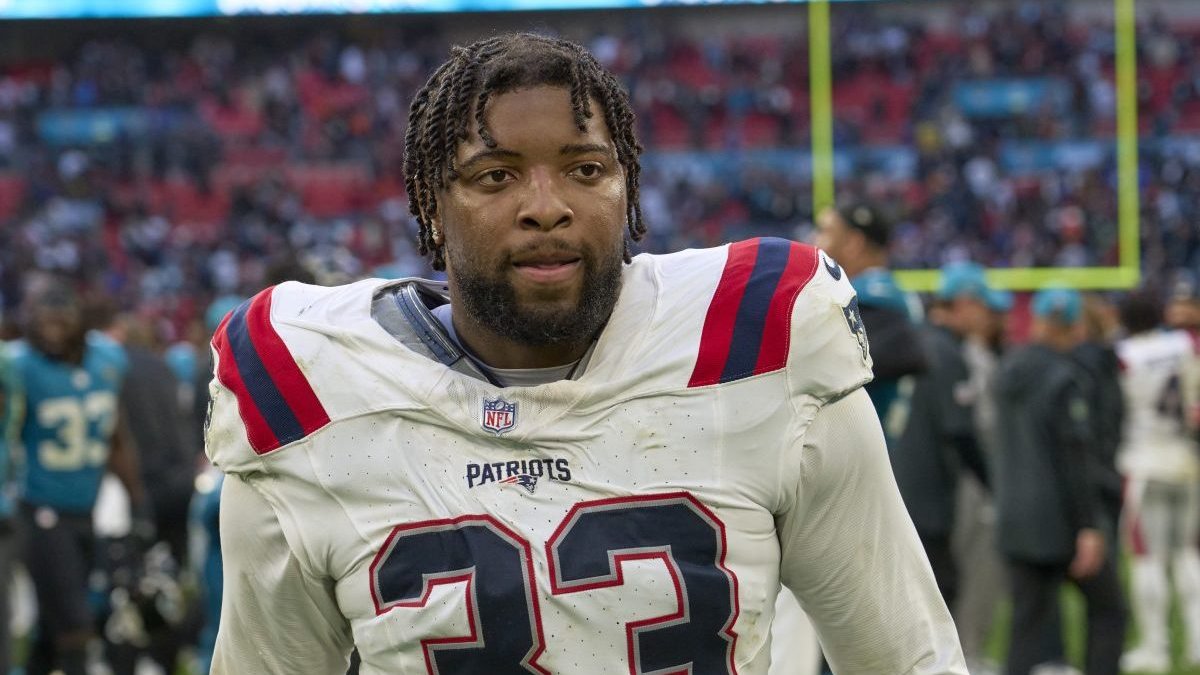 Anfernee Jennings solidifying himself as leader for Patriots defense ...