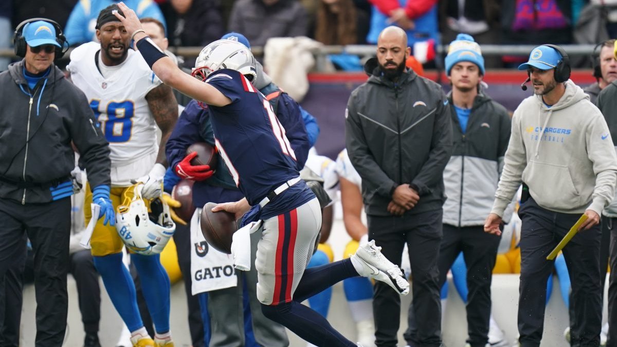 Patriots QB Drake Maye has head injury scare vs. Chargers – NBC Sports Boston