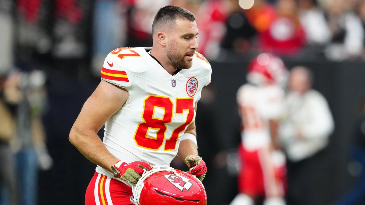 Travis Kelce returning to Chiefs on 1-year deal for 14th season – NBC ...