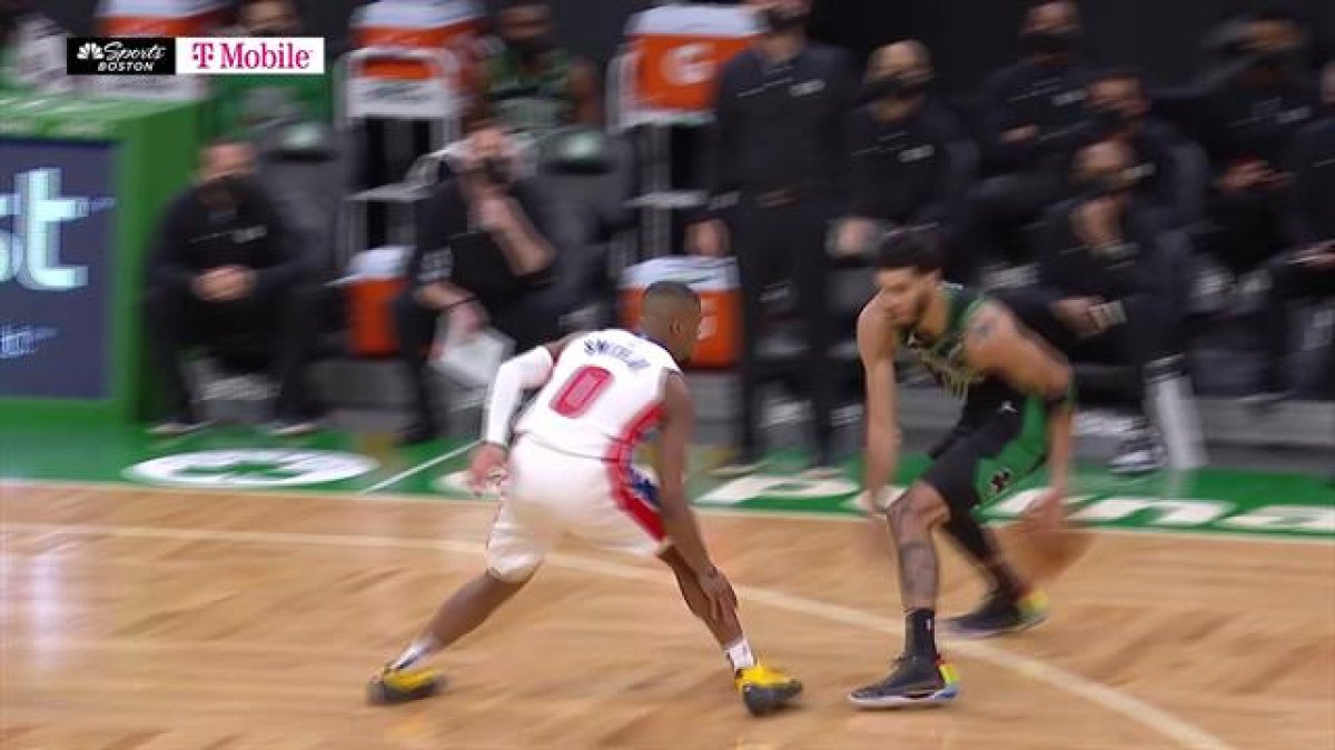 Jayson Tatum drops the sweet fall away vs the Pistons – NBC Sports Boston